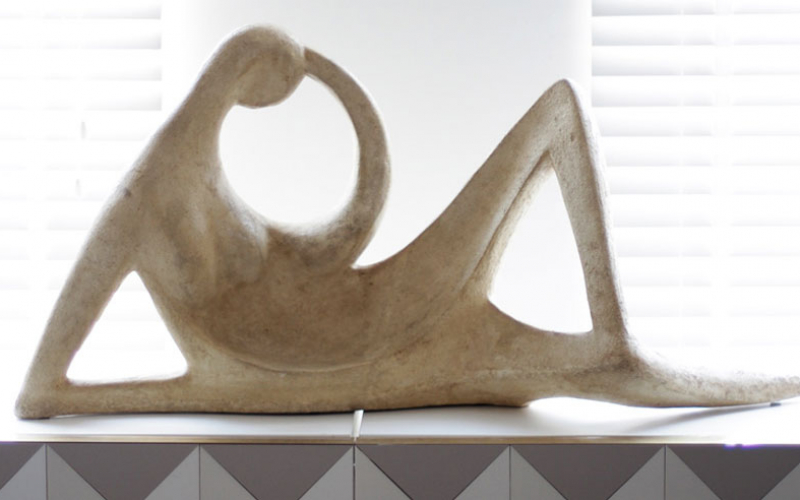 Large Abstract Reclining Woman Sculpture – Galleria62